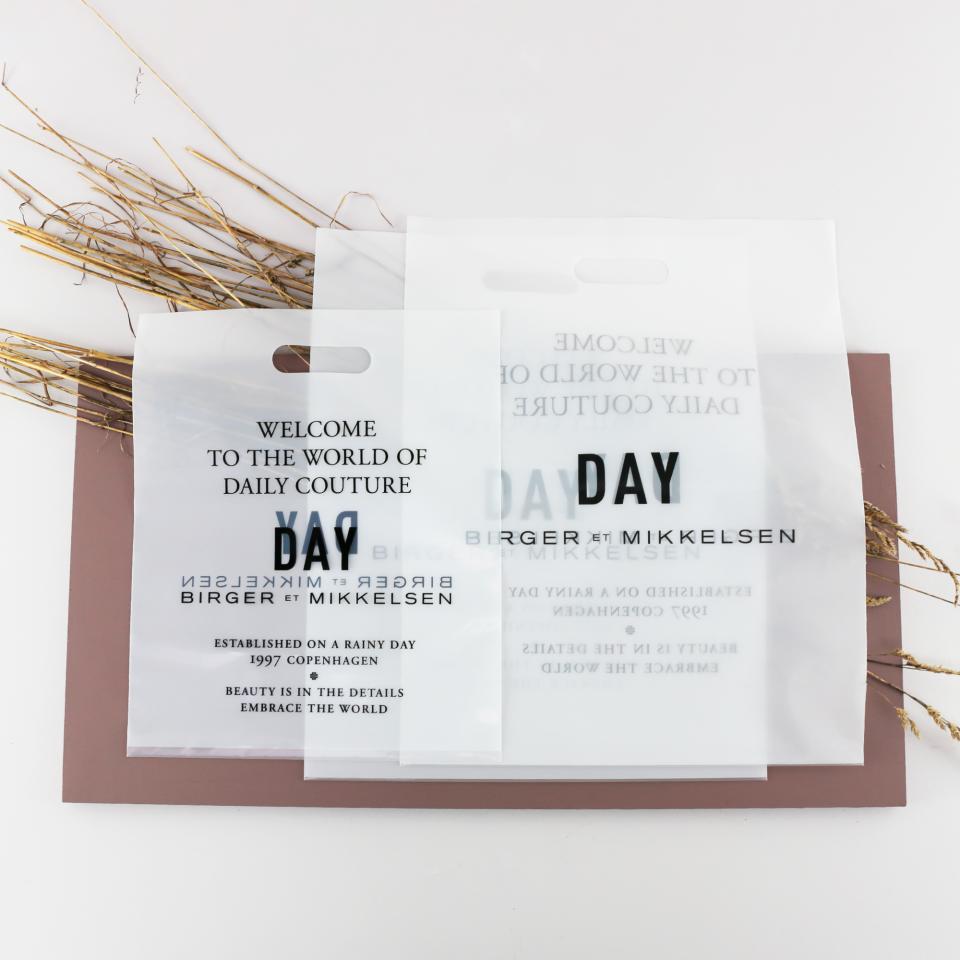 Plastposer | Bestil billige bæreposer med logo →